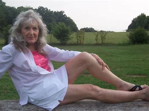 Sexy Gilf Scrolller Sexy Gilf Scrolller