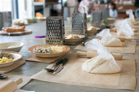 요리 요리 클래스입니다 음식과 사람들 개념 데스크톱 작업에 대 한 준비 전원 장면에 대한 스톡 사진 및 기타 이미지 전원 장면 개념 교습 Istock