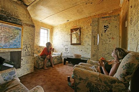 Gäste In Ronnies Sex Shop Route 62 … Bild Kaufen 70024733 Lookphotos