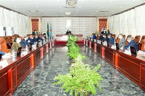 [코로나 19 대응 관련 공여국 대사단 「치세케디」 대통령 합동면담] 김기주 주민주콩고 대사는 4월 24일 다른 원조 공여국 대사들과 함께 「치세케디」 민주콩고 대통령과의