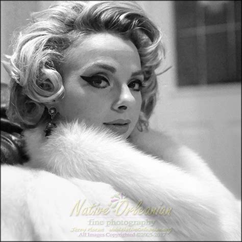 Pin By Pirjo On Samantha Fish Female Musicians Fish Face Body