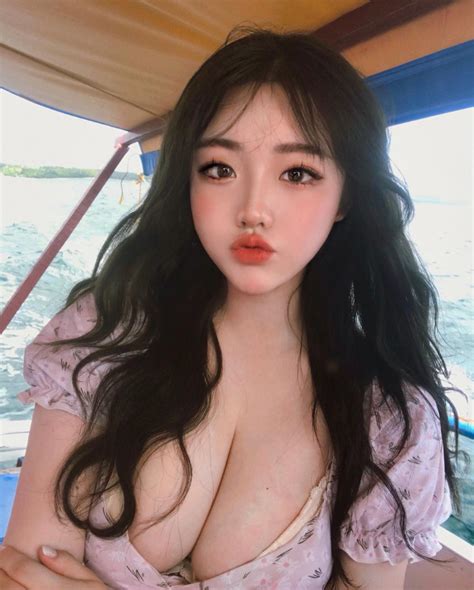 얘도 남자들한테 DM 미친듯이 올듯