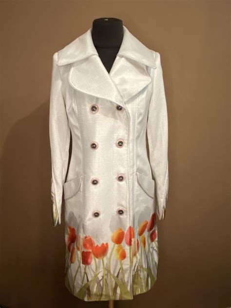 Плащ тренч с тюльпанами — цена 600 грн в каталоге Плащи Купить женские вещи по доступной цене