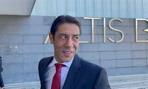 Ex Milan E Fiorentina Rui Costa Visita Il Papa E Gli Regala Una Maglia Speciale Videoserie A