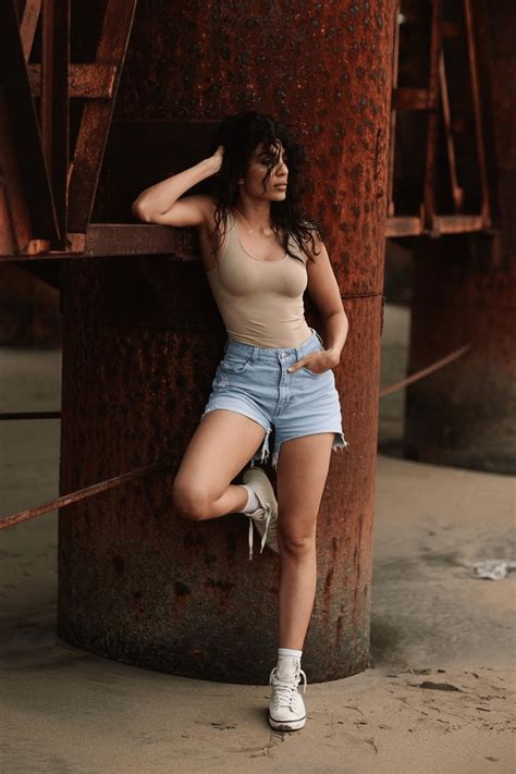 Hottie Sobhita Dhulipala 🥵 : r/BollywoodInBikinis