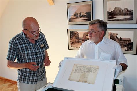 Mažosios Lietuvos Istorijos Muziejaus Direktorius Jonas Genys „su žmona Esame Ir Kurso Draugai