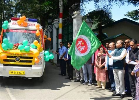 मुख्यमंत्री ने 30 नई एम्बुलेंस को हरी झंडी दिखाकर रवाना किया