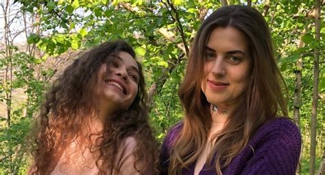 Entérate Cómo Se Llevan En La Vida Real Belfu Benian Y Cagla Özavci Que Hacen De Mercan Y Nazar