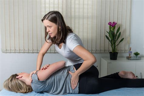 Osteopathy Vs Chiropractic Care Whats The Difference Breaking Ac