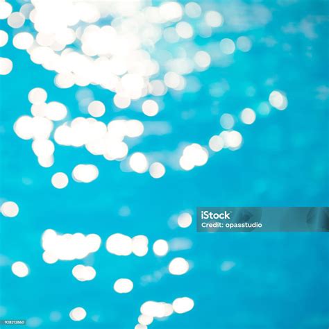 수영장에서 파문이 푸른 물 배경 위에 소프트 포커스 Bokeh 빛 효과 0명에 대한 스톡 사진 및 기타 이미지 0명 기포 깨끗한 Istock