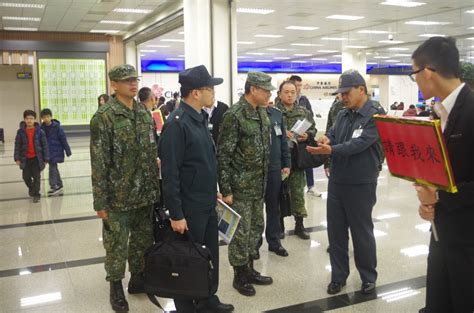 漢聲廣播電臺 因應「106年國軍春節期間外離島疏運備援」任務，陸軍三支部運輸兵群第二營日前於臺北松山機場執行緊急疏