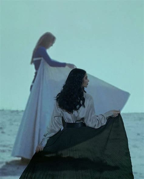 Pin By Tris On Negin Ghalavand Photoshoot Poses Fashion Model Poses