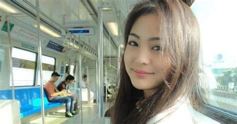 TotallyMejah Kisah Awek Cun Dalam LRT Sebuah Hipotesis Totallymejah