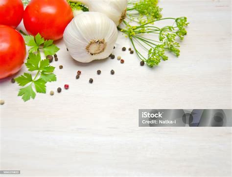 메뉴 배경 파 슬 리 잎 마늘과 양파와 딜 고추 완두콩 나무 흰색 배경 가을에 대한 스톡 사진 및 기타 이미지 가을 건조한 단고추 Istock