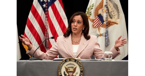 Камала Харис разговаря с експерти преди да легализират абортите в САЩ