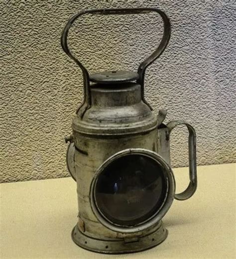 老式手提灯手提灯老式手提矿灯大山谷图库