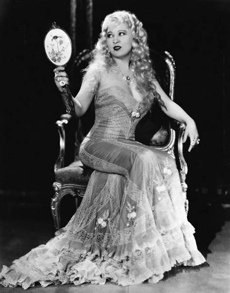 Stunning Portraits Of Mae West Hollywoods Sex Symbol In The 1930s
