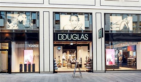 Douglas Se Perfuma Con El Seductor Aroma De La Digitalización