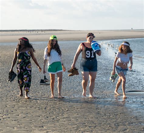 Pop Tvs Florida Girls Creator Laura Chinn Says ‘our Show Is A Summer