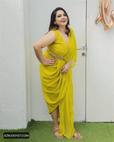 Surabhi Tiwari Feet Aznudefeet