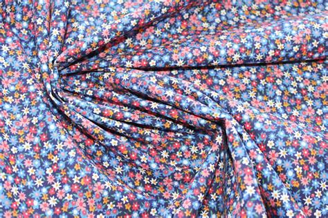 Baumwollstoff 360€m² Meterware Marine Mit Streublümchen Fd1