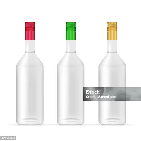 보드카의 알콜 음료 현실적인 유리 병 세트 기업 브랜딩을 위한 공간 흰색 배경에 고립 된 그림 서식 파일 은색 색조와 밝은 포 일 모자에 클래식 템플릿 벡터에 대한 스톡