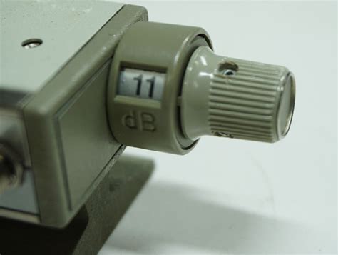 hp 8494a dc to 4 ghz option 002 sma manual step attenuator with stand