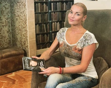 ანასტასია ვოლოჩკოვამ აგრესიული კომენტარები და სექსის უკმარისობა ერთმანეთთან დააკავშირა