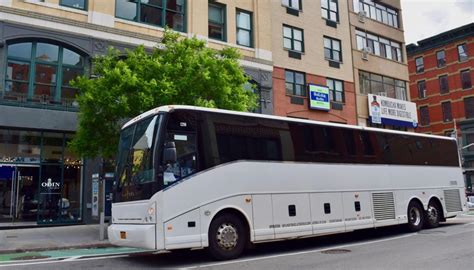 ทัวร์รถบัสชมสถานที่ยอดฮิตจากซีรีส์ Sex And The City รวมโรงแรมเดอะพลาซา