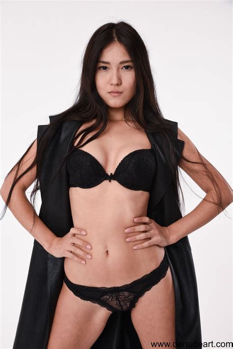 Stunning Asian Babe Kimiko Loves To Show Off Her Hot Body Photos