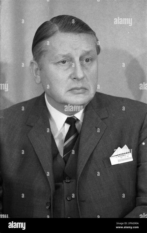 Personalities From Politics Economy And Culture From The Years 1965 71 Lauritz Lauritzen Spd