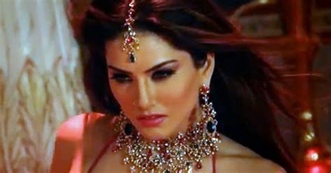 Laila Teri Le Legi Video ft Sunny Leone - Shootout at Wadala Movie ...