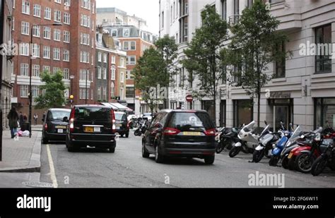 Car Parking London Stock Videos And Footage Hd And 4k Video Clips Alamy