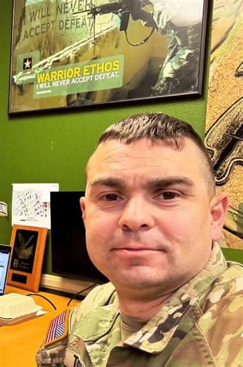 Pin By Shelly Wilson On Raymond Thompson Jennifer Aniston Videos New Photo Download Insta Image