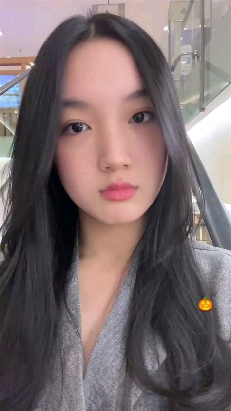 Pin oleh kairovisia🧭 di JKT48 VStories | Orang cantik, Gadis-gadis cantik, Gadis cantik