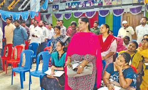 నోట్‌ బుక్స్‌ తెచ్చుకోకుండా ఎలా వస్తారు Rdo Vishwanath Fire On Master Trainer Sunil Sakshi