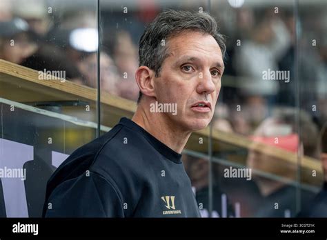 Rob Leask Co Trainer Ehc Red Bull Muenchen Ger Ehc Red Bull Muenchen Vs Moser Medical Graz