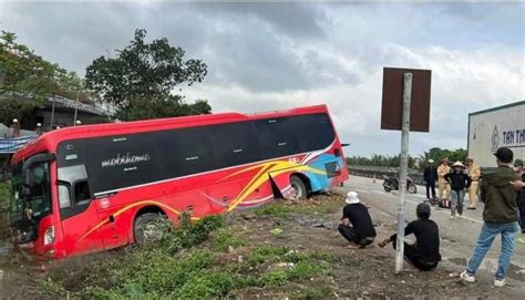 Thương Tâm 2 ông Cháu Bị Xe Khách đâm Tử Vong