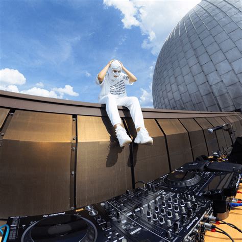 Hanna Noir And Cant Be Bought Waswenn Lyrics Genius Lyrics