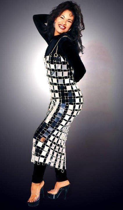 20 Of Selena Quintanillas Iconic Outfits Selena Perez Outfits