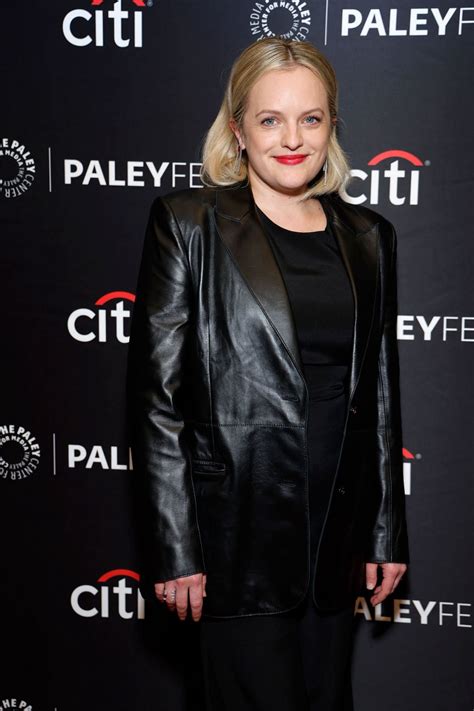Elisabeth Moss At The Handmaids Tale Panel At 2022 Paleyfest In New