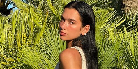 See Dua Lipa Show Her Sun Bum In Suede Hot Shorts