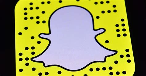 How To Get The D Bitmoji On Snapchat Use These Easy Steps