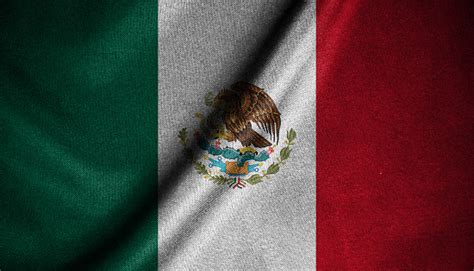 멕시코 국기는 왼쪽에서 오른쪽으로 녹색 흰색 빨간색의 세 가지 세로 줄무늬가 있습니다그리고 해피 독립 기념일 멕시코 독립 기념일 멕시코 멕시코 국기 9월 16일 개념에 대한