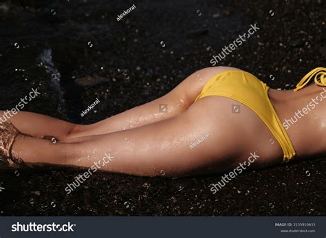 Sexy Booty Slender Tanned Girl Swimsuit Foto Stok 2155910633 Shutterstock