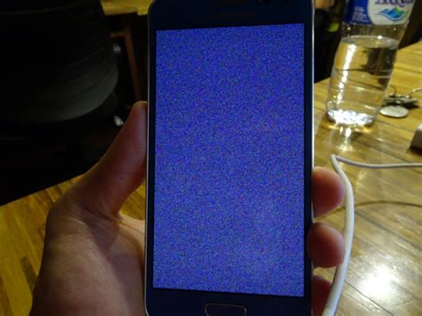 Screen Covered With Noise Can T Boot Android Enthusiasts Stack Exchange
