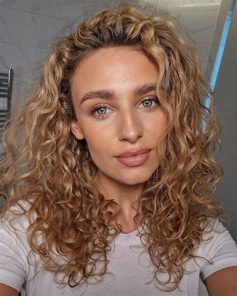 Isabelle Stickland Biography 27 Photos Age Height Real Name Instagram Account 2025