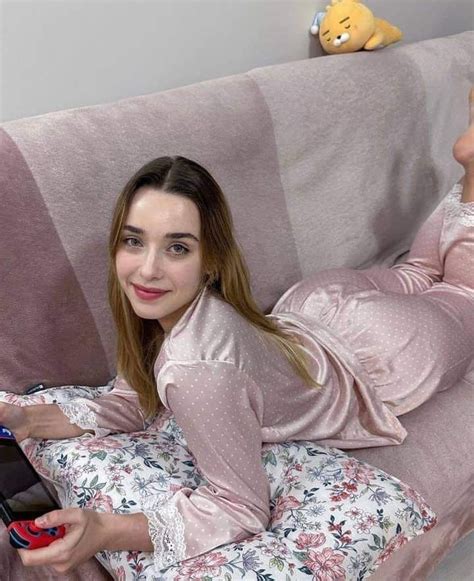 أنضم لأكبر موقع زواج مجانى فى الوطن العربي Madrid