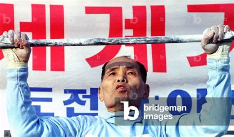 Image Of Year Old South Korean Lee Chin Yong Broke His February Record