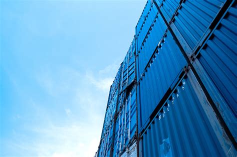 컨테이너 야드 선적 지역에서 물류 및 운송 컨테이너화물선 물류 수입 및 수출 사업을 위한 산업 항구 화물 블루 톤 컨테이너의 스태킹 0명에 대한 스톡 사진 및 기타 이미지